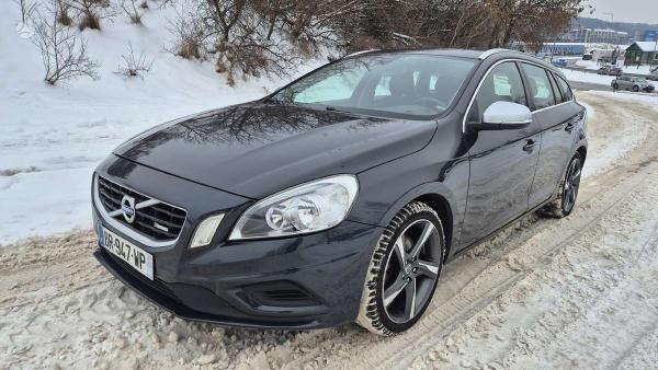 Pelēks Volvo V60 2011 Viļņa, ar dzinēja tilpumu 1.98 L un nobraukumu 290 tūkst. km par 5600 €, foto 1 vietnē AUTOMOTO.COM.LV