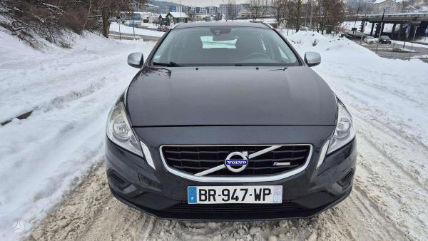 Pelēks Volvo V60 2011 Viļņa, ar dzinēja tilpumu 1.98 L un nobraukumu 290 tūkst. km par 5600 €, foto 2 vietnē AUTOMOTO.COM.LV