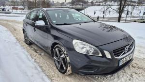 Grey Volvo V60 2011 in Vilnius, with an engine capacity of 1.98 L and mileage of 290 thousand km for 5600 €, photo 3 on AUTOMOTO.COM.LV