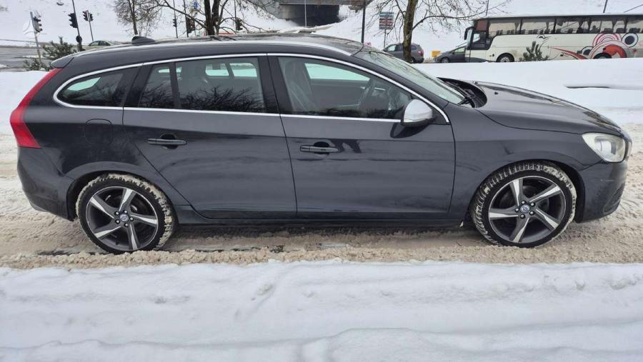 Grey Volvo V60 2011 in Vilnius, with an engine capacity of 1.98 L and mileage of 290 thousand km for 5600 €, photo 4 on AUTOMOTO.COM.LV