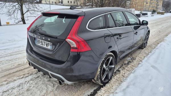 Pelēks Volvo V60 2011 Viļņa, ar dzinēja tilpumu 1.98 L un nobraukumu 290 tūkst. km par 5600 €, foto 5 vietnē AUTOMOTO.COM.LV