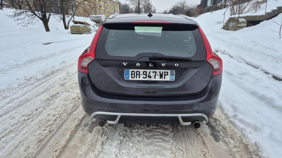 Grey Volvo V60 2011 in Vilnius, with an engine capacity of 1.98 L and mileage of 290 thousand km for 5600 €, photo 6 on AUTOMOTO.COM.LV