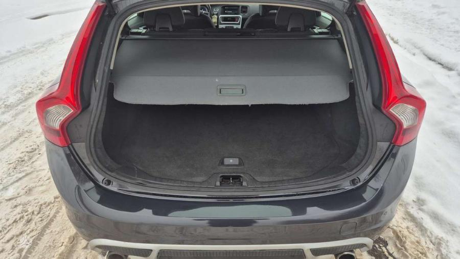 Grey Volvo V60 2011 in Vilnius, with an engine capacity of 1.98 L and mileage of 290 thousand km for 5600 €, photo 17 on AUTOMOTO.COM.LV