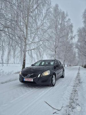 Pelēks Volvo V60 2011 Pasvalys, ar dzinēja tilpumu 1.98 L un nobraukumu 290 tūkst. km par 4900 €, foto  vietnē AUTOMOTO.COM.LV