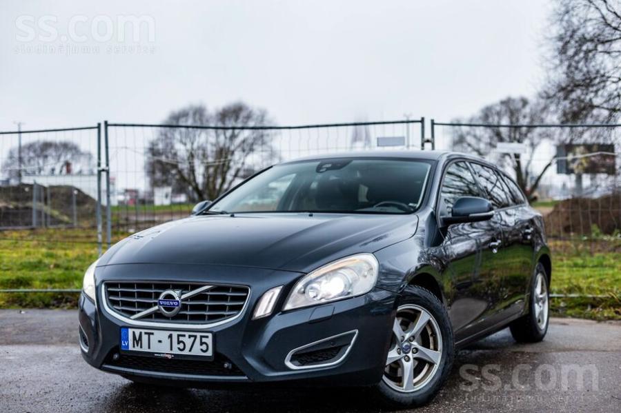 Grey Volvo V60 2011 in Riga, with an engine capacity of 2.00 L and mileage of 303 thousand km for 7490 €, photo 1 on AUTOMOTO.COM.LV