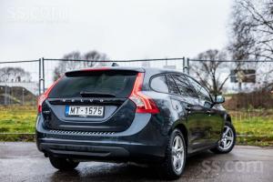Grey Volvo V60 2011 in Riga, with an engine capacity of 2.00 L and mileage of 303 thousand km for 7490 €, photo 6 on AUTOMOTO.COM.LV