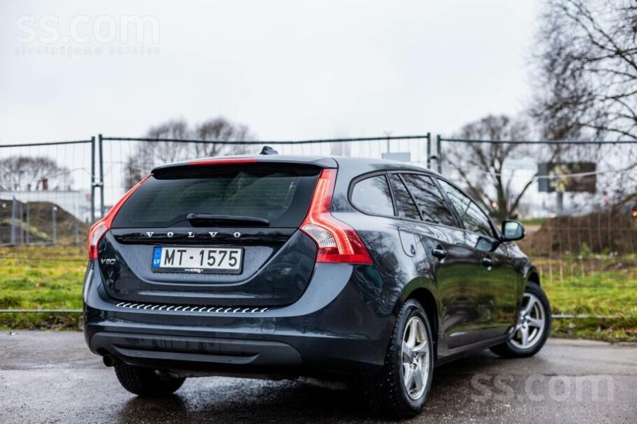 Grey Volvo V60 2011 in Riga, with an engine capacity of 2.00 L and mileage of 303 thousand km for 7490 €, photo 6 on AUTOMOTO.COM.LV
