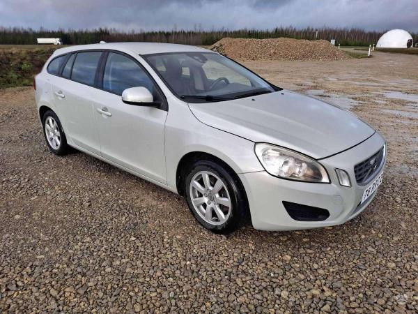 Grey Volvo V60 2011 in Raseiniai, with an engine capacity of 1.98 L and mileage of 309 thousand km for 4350 €, photo 3 on AUTOMOTO.COM.LV
