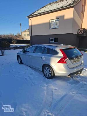 Pelēks Volvo V60 2011 Telšiai, ar dzinēja tilpumu 2.00 L un nobraukumu 290 tūkst. km par 4999 €, foto 4 vietnē AUTOMOTO.COM.LV