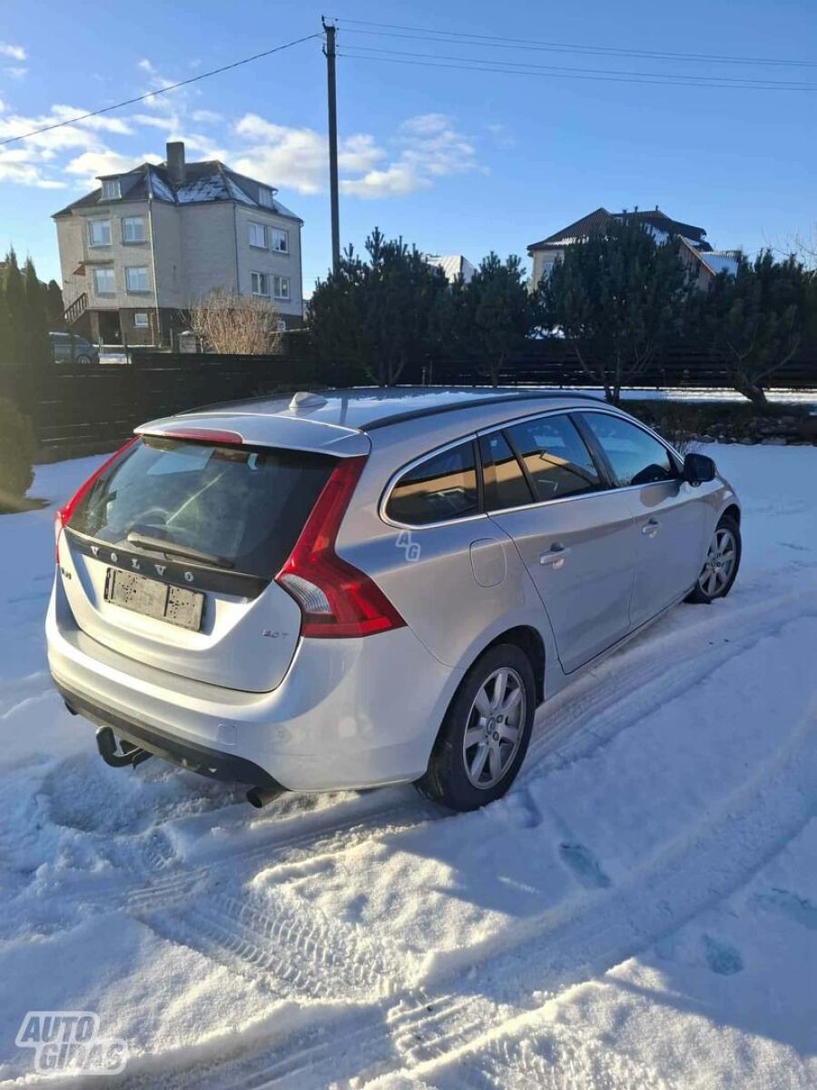 Pelēks Volvo V60 2011 Telšiai, ar dzinēja tilpumu 2.00 L un nobraukumu 290 tūkst. km par 4999 €, foto 6 vietnē AUTOMOTO.COM.LV