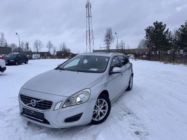 Pelēks Volvo V60 2011 Alīta, ar dzinēja tilpumu 2.40 L un nobraukumu 271 tūkst. km par 5500 €, foto 4 vietnē AUTOMOTO.COM.LV