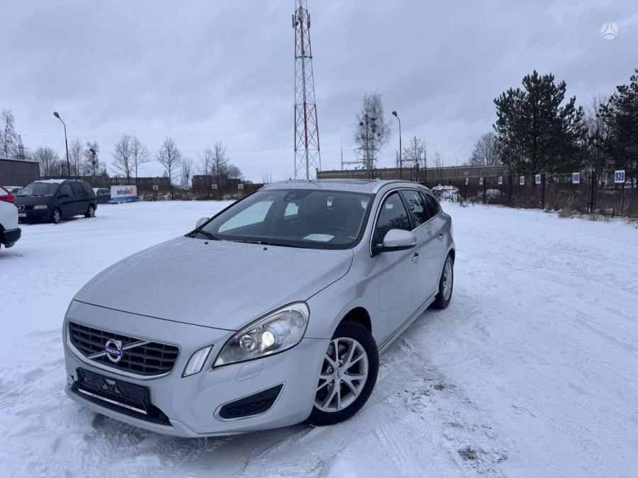 Grey Volvo V60 2011 in Alytus, with an engine capacity of 2.40 L and mileage of 271 thousand km for 5500 €, photo 4 on AUTOMOTO.COM.LV