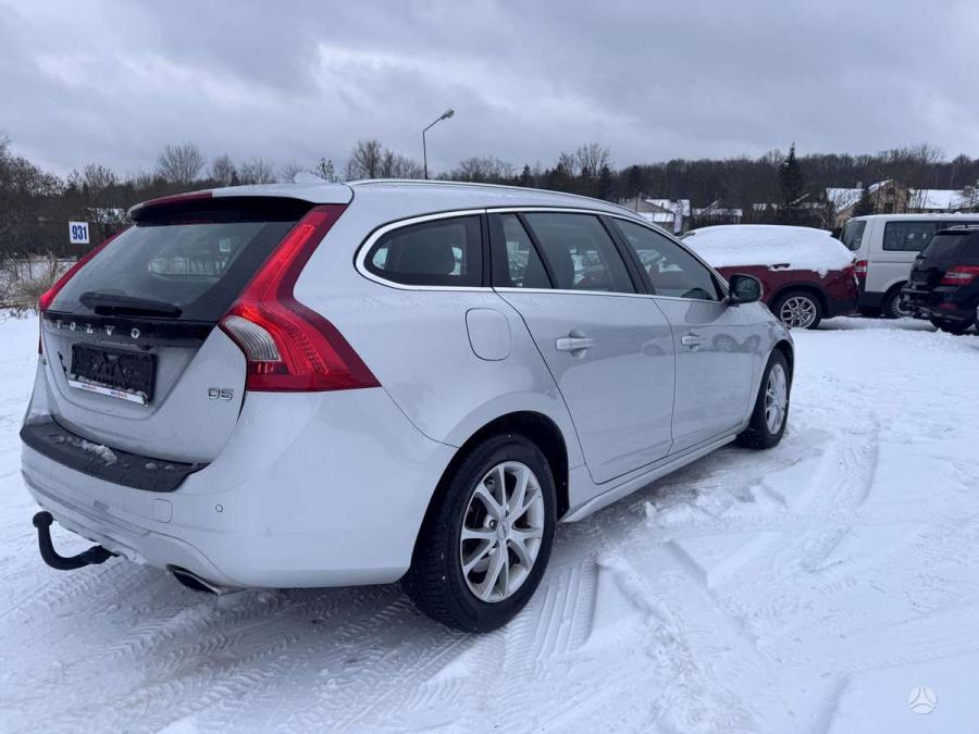 Grey Volvo V60 2011 in Alytus, with an engine capacity of 2.40 L and mileage of 271 thousand km for 5500 €, photo 9 on AUTOMOTO.COM.LV