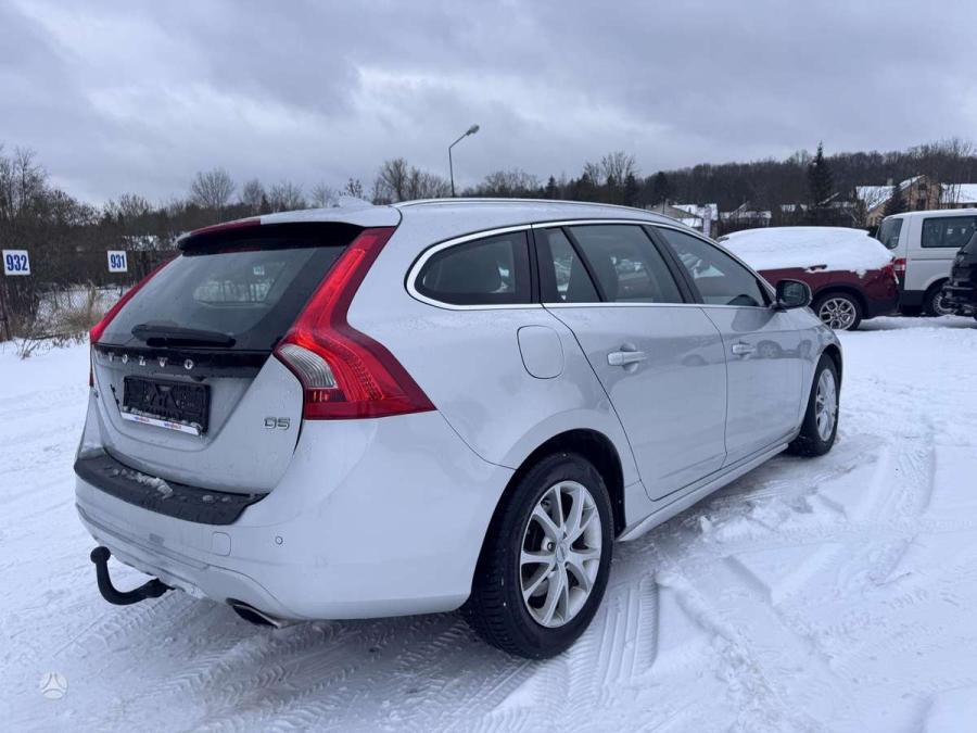 Grey Volvo V60 2011 in Alytus, with an engine capacity of 2.40 L and mileage of 271 thousand km for 5500 €, photo 11 on AUTOMOTO.COM.LV