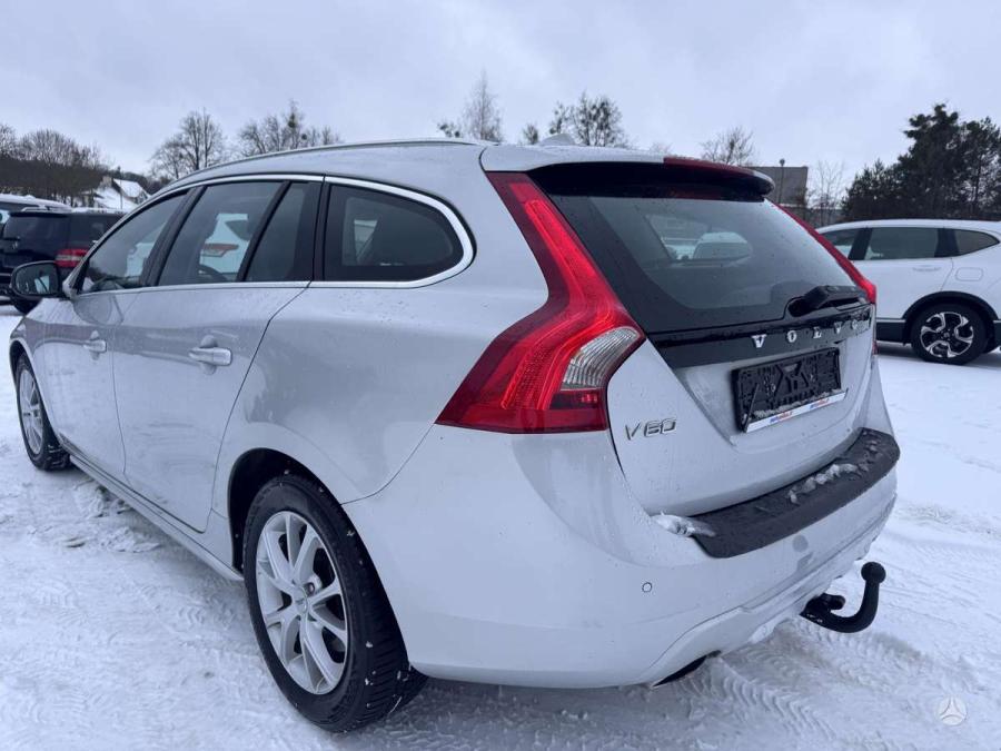 Grey Volvo V60 2011 in Alytus, with an engine capacity of 2.40 L and mileage of 271 thousand km for 5500 €, photo 12 on AUTOMOTO.COM.LV