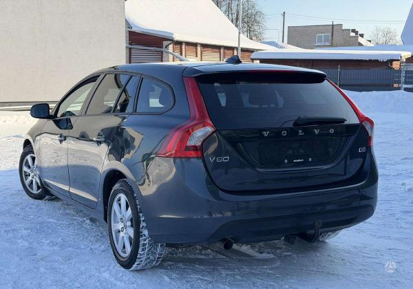 Grey Volvo V60 2011 in Raseiniai, with an engine capacity of 1.98 L and mileage of 279 thousand km for 4999 €, photo 3 on AUTOMOTO.COM.LV