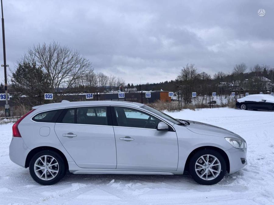 Grey Volvo V60 2011 in Alytus, with an engine capacity of 2.40 L and mileage of 268 thousand km for 5600 €, photo 7 on AUTOMOTO.COM.LV