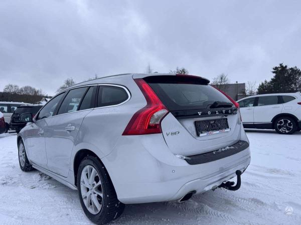 Grey Volvo V60 2011 in Alytus, with an engine capacity of 2.40 L and mileage of 268 thousand km for 5600 €, photo 10 on AUTOMOTO.COM.LV