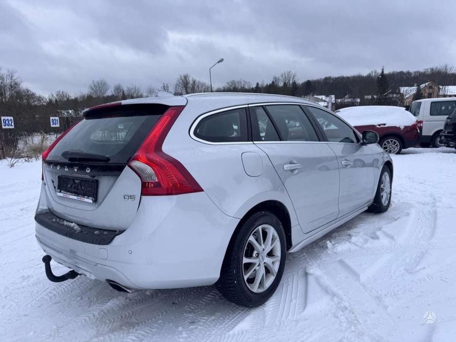 Grey Volvo V60 2011 in Alytus, with an engine capacity of 2.40 L and mileage of 268 thousand km for 5600 €, photo 11 on AUTOMOTO.COM.LV