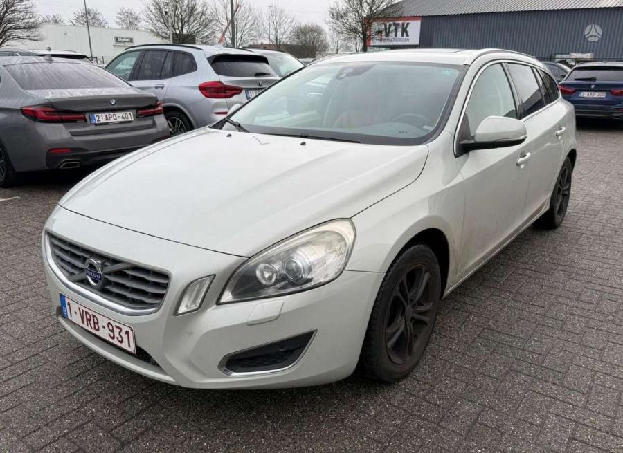 Grey Volvo V60 2011 in Vilnius, with an engine capacity of 1.98 L and mileage of 273 thousand km for 6190 €, photo 1 on AUTOMOTO.COM.LV
