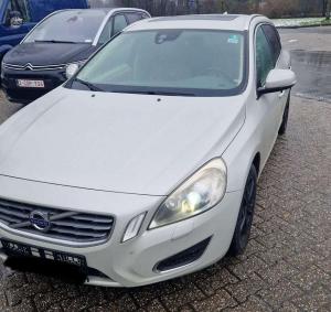 Grey Volvo V60 2011 in Vilnius, with an engine capacity of 1.98 L and mileage of 273 thousand km for 6190 €, photo 5 on AUTOMOTO.COM.LV
