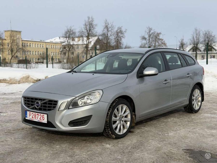 Grey Volvo V60 2011 in Mazeikiai, with an engine capacity of 1.98 L and mileage of 309 thousand km for 5499 €, photo 1 on AUTOMOTO.COM.LV