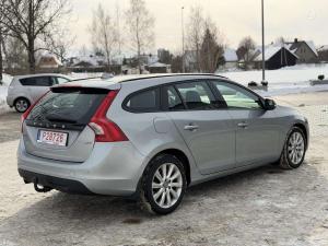 Grey Volvo V60 2011 in Mazeikiai, with an engine capacity of 1.98 L and mileage of 309 thousand km for 5499 €, photo 3 on AUTOMOTO.COM.LV