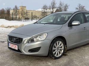 Grey Volvo V60 2011 in Mazeikiai, with an engine capacity of 1.98 L and mileage of 309 thousand km for 5499 €, photo 5 on AUTOMOTO.COM.LV