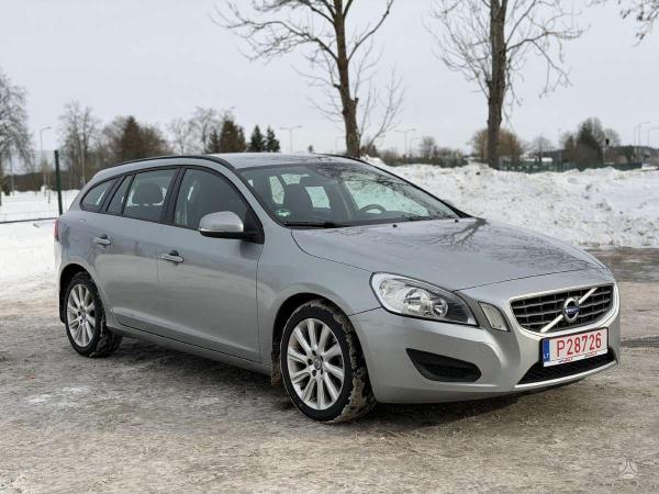 Pelēks Volvo V60 2011 Mažeikiai, ar dzinēja tilpumu 1.98 L un nobraukumu 309 tūkst. km par 5499 €, foto 2 vietnē AUTOMOTO.COM.LV