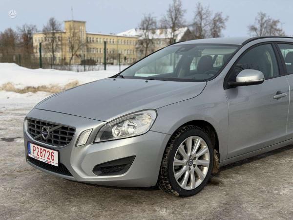 Pelēks Volvo V60 2011 Mažeikiai, ar dzinēja tilpumu 1.98 L un nobraukumu 309 tūkst. km par 5499 €, foto 5 vietnē AUTOMOTO.COM.LV
