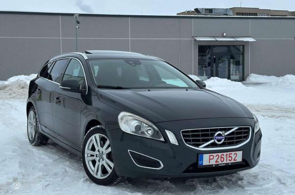 Grey Volvo V60 2011 in Raseiniai, with an engine capacity of 2.40 L and mileage of 289 thousand km for 5550 €, photo 1 on AUTOMOTO.COM.LV