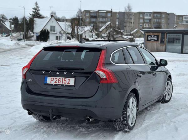 Grey Volvo V60 2011 in Raseiniai, with an engine capacity of 2.40 L and mileage of 289 thousand km for 5550 €, photo 4 on AUTOMOTO.COM.LV