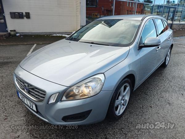 Grey Volvo V60 2011 in Tallinn, with an engine capacity of 2.00 L and mileage of 163 thousand km for 6990 €, photo 2 on AUTOMOTO.COM.LV