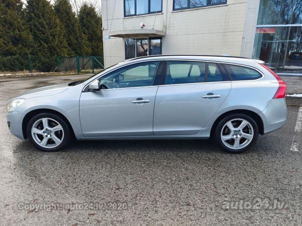 Grey Volvo V60 2011 in Tallinn, with an engine capacity of 2.00 L and mileage of 163 thousand km for 6990 €, photo 3 on AUTOMOTO.COM.LV