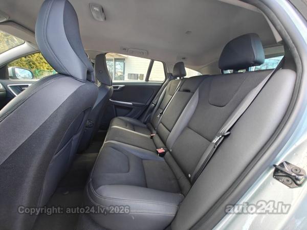 Pelēks Volvo V60 2011 Tallina, ar dzinēja tilpumu 2.00 L un nobraukumu 163 tūkst. km par 6990 €, foto 11 vietnē AUTOMOTO.COM.LV