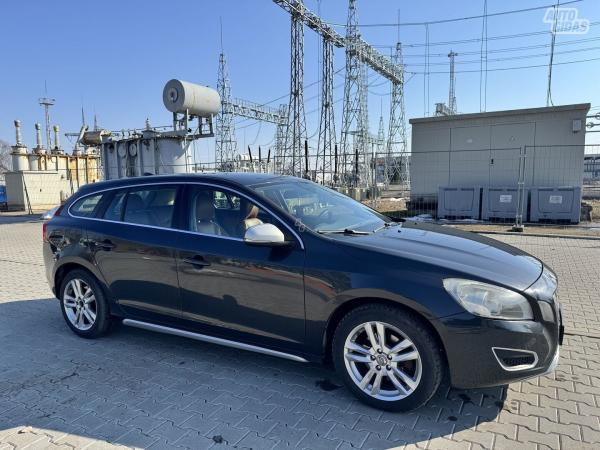 Grey Volvo V60 2011 in Siauliai, with an engine capacity of 2.00 L and mileage of 274 thousand km for 5700 €, photo 1 on AUTOMOTO.COM.LV