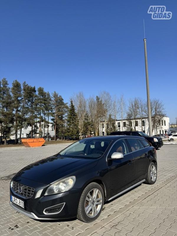 Grey Volvo V60 2011 in Siauliai, with an engine capacity of 2.00 L and mileage of 274 thousand km for 5700 €, photo 2 on AUTOMOTO.COM.LV
