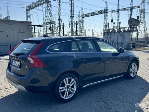 Grey Volvo V60 2011 in Siauliai, with an engine capacity of 2.00 L and mileage of 274 thousand km for 5700 €, photo 3 on AUTOMOTO.COM.LV