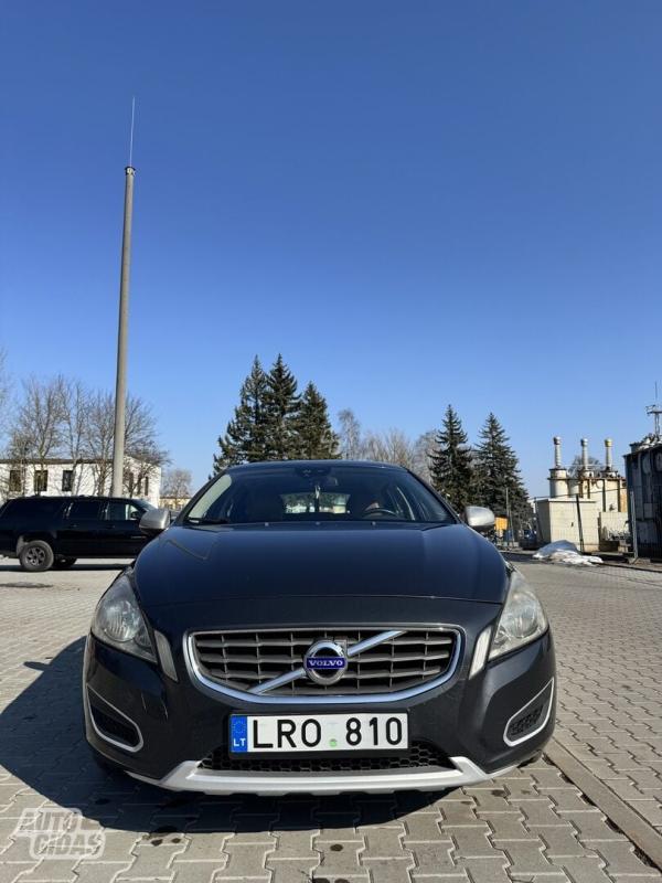 Grey Volvo V60 2011 in Siauliai, with an engine capacity of 2.00 L and mileage of 274 thousand km for 5700 €, photo 5 on AUTOMOTO.COM.LV