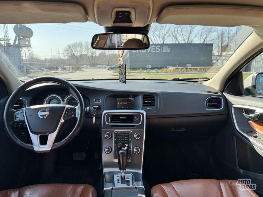 Pelēks Volvo V60 2011 Šauļi, ar dzinēja tilpumu 2.00 L un nobraukumu 274 tūkst. km par 5700 €, foto 6 vietnē AUTOMOTO.COM.LV