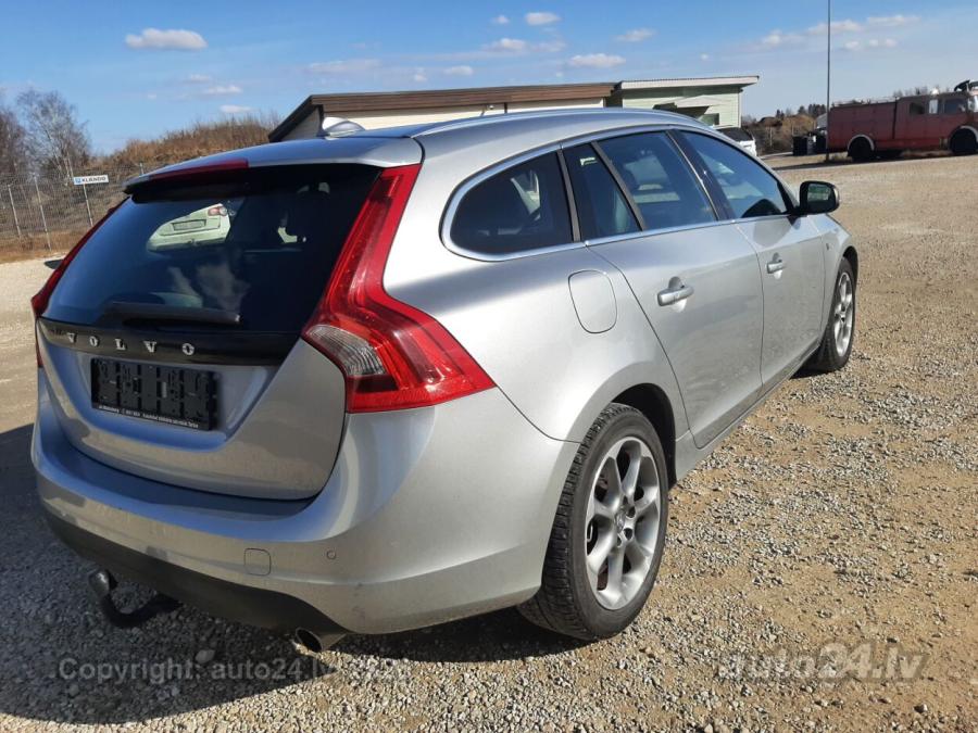 Pelēks Volvo V60 2011 Tartu, ar dzinēja tilpumu 2.40 L un nobraukumu 252 tūkst. km par 7500 €, foto 7 vietnē AUTOMOTO.COM.LV