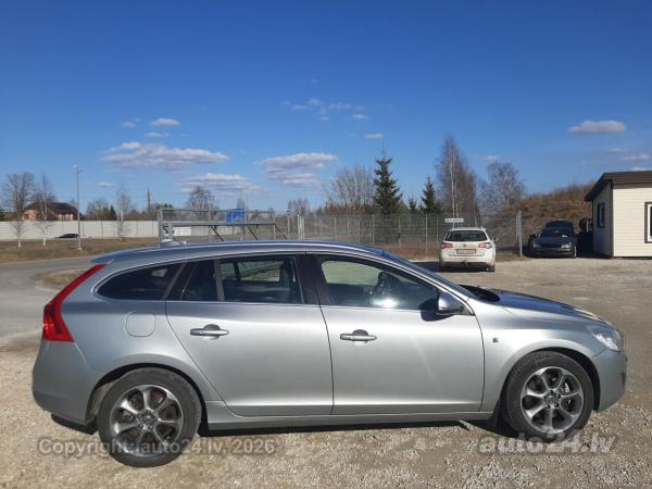 Grey Volvo V60 2011 in Tartu, with an engine capacity of 2.40 L and mileage of 252 thousand km for 7500 €, photo 9 on AUTOMOTO.COM.LV