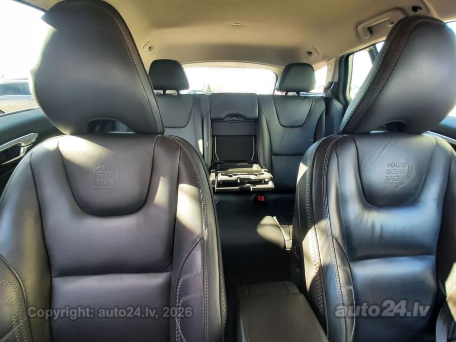 Pelēks Volvo V60 2011 Tartu, ar dzinēja tilpumu 2.40 L un nobraukumu 252 tūkst. km par 7500 €, foto 14 vietnē AUTOMOTO.COM.LV
