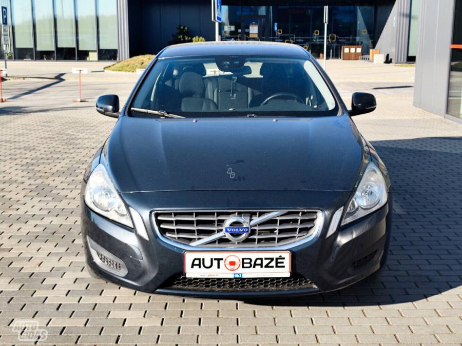 Grey Volvo V60 2011 in Siauliai, with an engine capacity of 2.00 L and mileage of 0 thousand km for 6250 €, photo 4 on AUTOMOTO.COM.LV