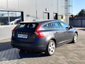 Grey Volvo V60 2011 in Siauliai, with an engine capacity of 2.00 L and mileage of 0 thousand km for 6250 €, photo 5 on AUTOMOTO.COM.LV