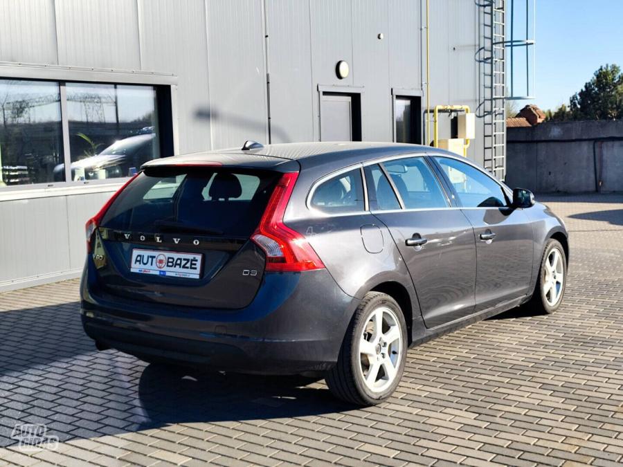 Grey Volvo V60 2011 in Siauliai, with an engine capacity of 2.00 L and mileage of 0 thousand km for 6250 €, photo 5 on AUTOMOTO.COM.LV