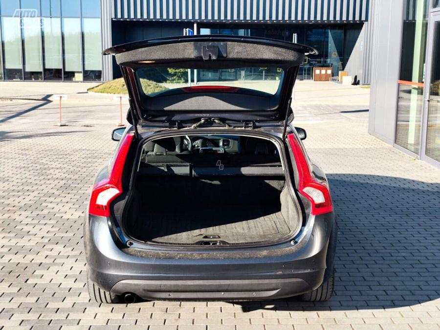 Grey Volvo V60 2011 in Siauliai, with an engine capacity of 2.00 L and mileage of 0 thousand km for 6250 €, photo 8 on AUTOMOTO.COM.LV