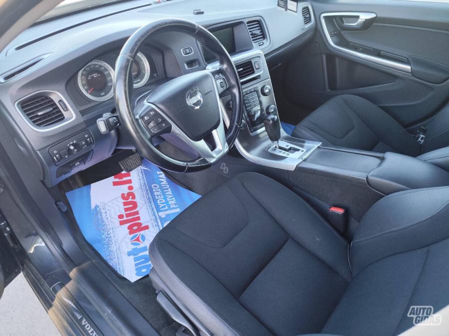 Grey Volvo V60 2011 in Siauliai, with an engine capacity of 2.00 L and mileage of 0 thousand km for 6250 €, photo 11 on AUTOMOTO.COM.LV