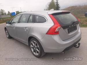 Pelēks Volvo V60 2011 Tartu, ar dzinēja tilpumu 2.40 L un nobraukumu 252 tūkst. km par 7200 €, foto 4 vietnē AUTOMOTO.COM.LV