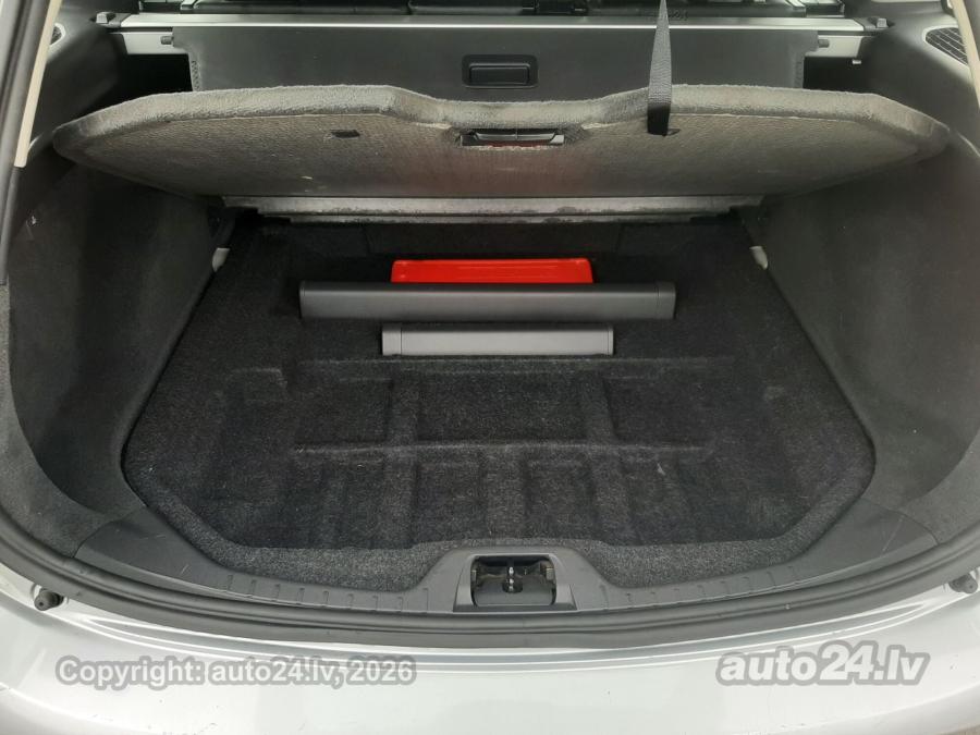 Pelēks Volvo V60 2011 Tartu, ar dzinēja tilpumu 2.40 L un nobraukumu 252 tūkst. km par 7200 €, foto 6 vietnē AUTOMOTO.COM.LV